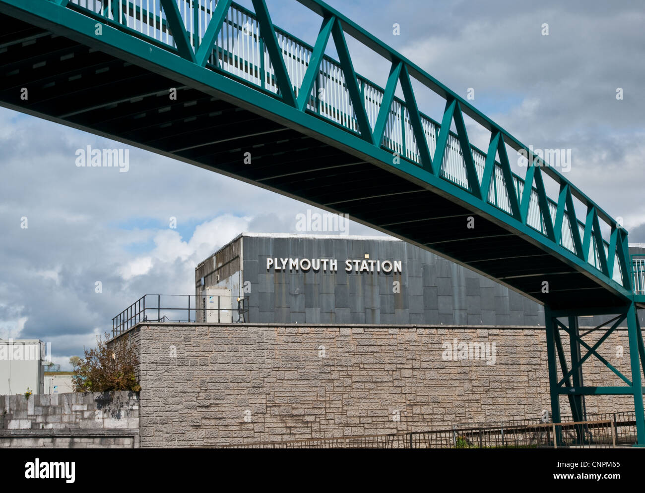 A Footbridge overhead and Plymouth Railway Station, England Stock Photo ...