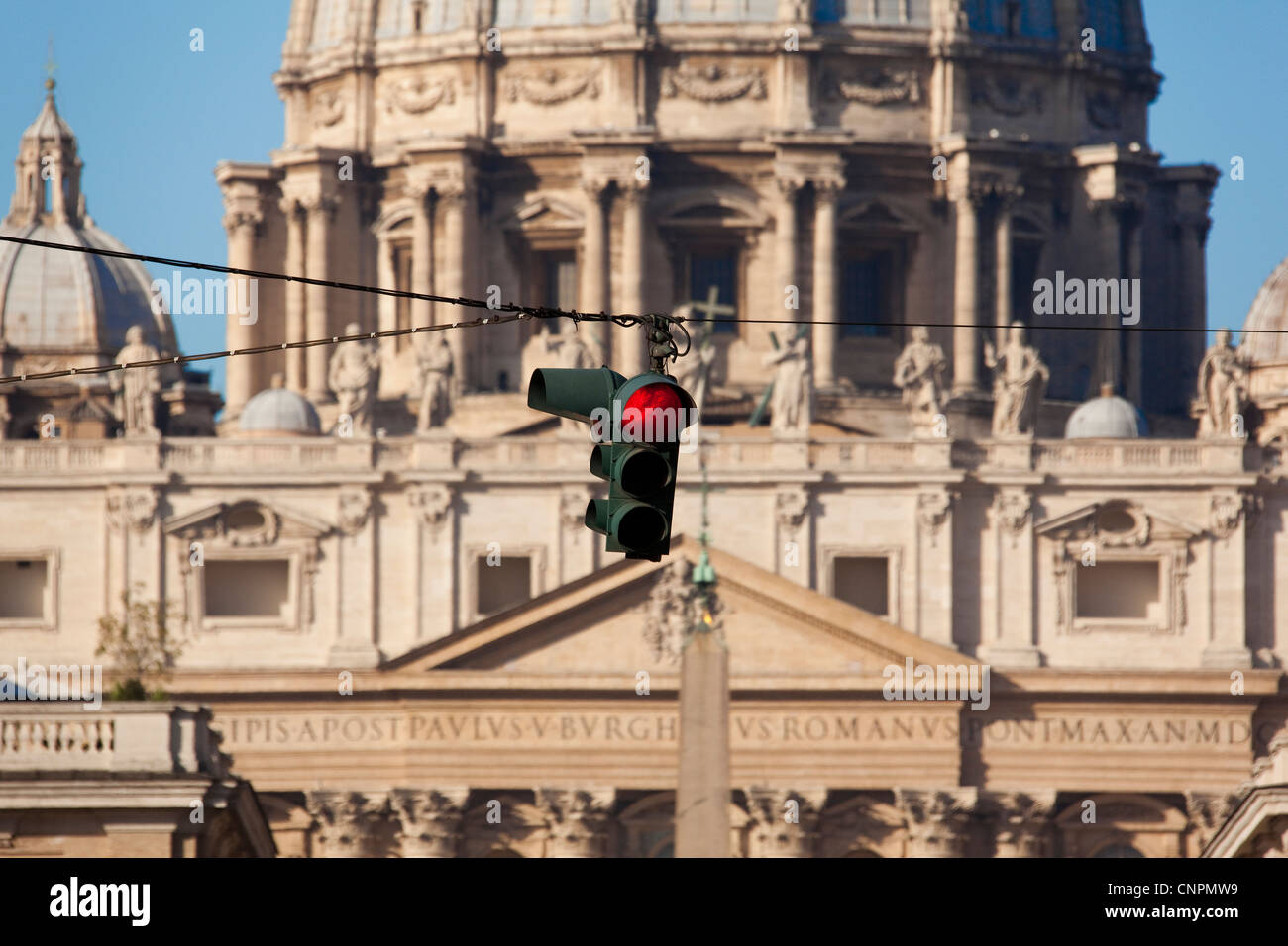 Red traffic light hi-res stock photography and images - Alamy