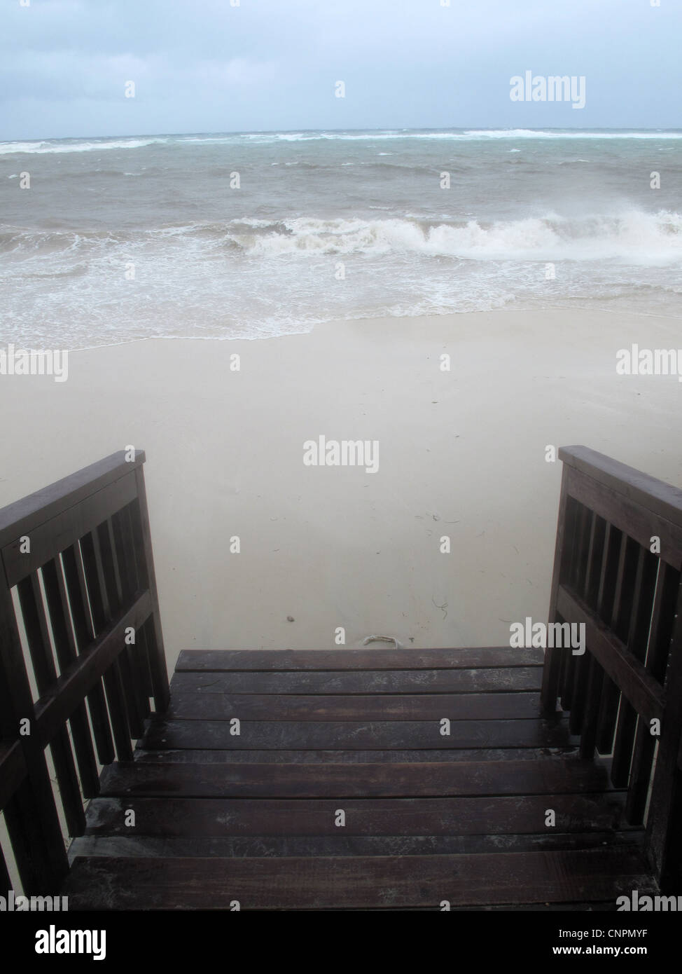 Roatan honduras surf hi-res stock photography and images - Alamy