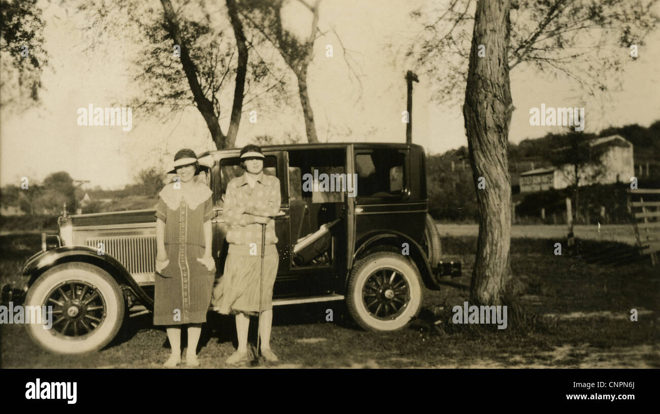 Flapper woman 1920s historical hi-res stock photography and images - Alamy