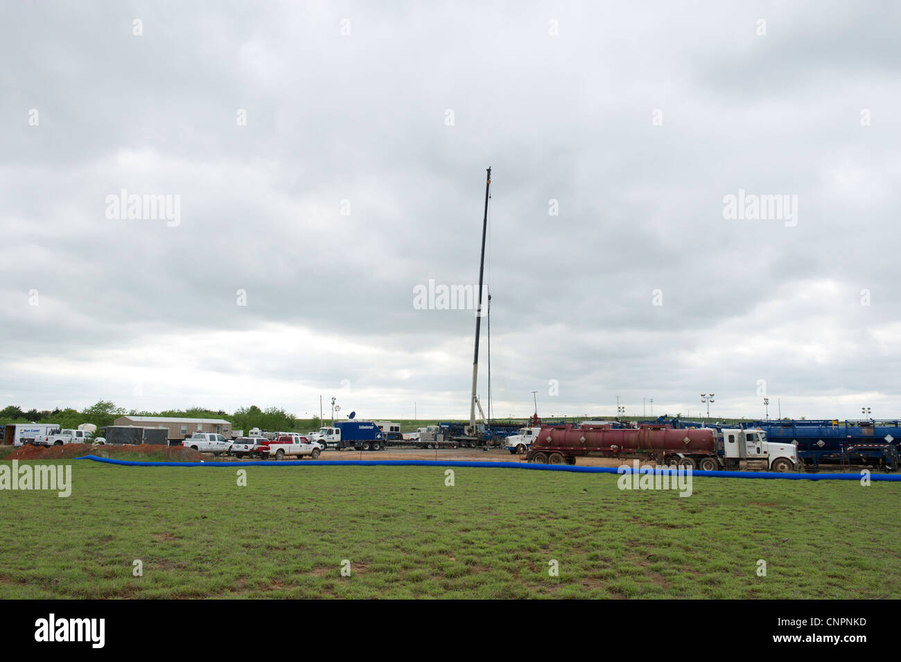 Fracking oil field hi-res stock photography and images - Alamy
