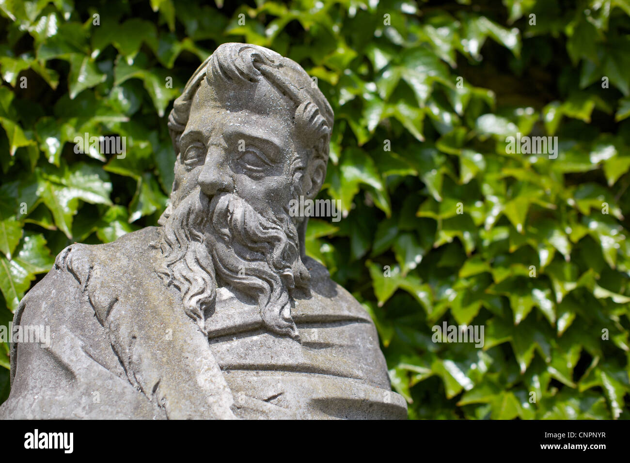 [Hever Castle] statue park ivy bush Stock Photo - Alamy