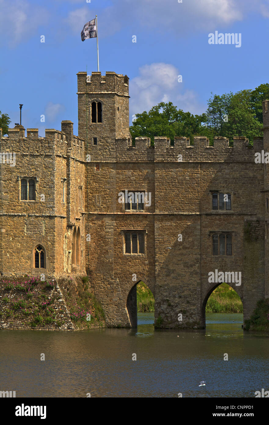 [Leeds Castle] castle [castle wall] Stock Photo - Alamy