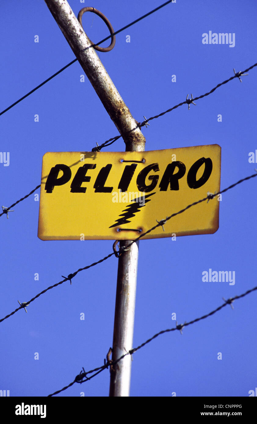 Electric fence hand hi-res stock photography and images - Alamy