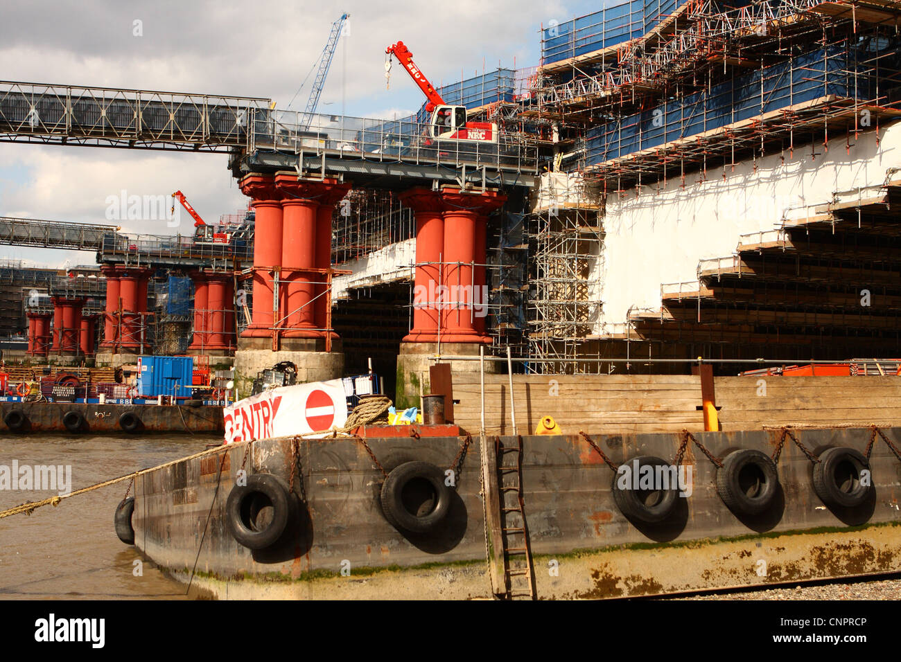 Railway bridge under construction hi-res stock photography and images ...