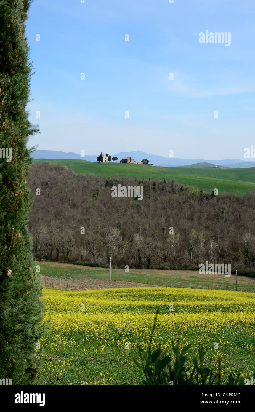 Springs brings an explosion of volours in the Tuscan valleys Stock ...