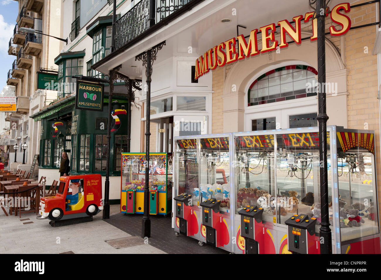 UK, England, Devon, Torquay harbour, Victoria Parade amusement arcade ...