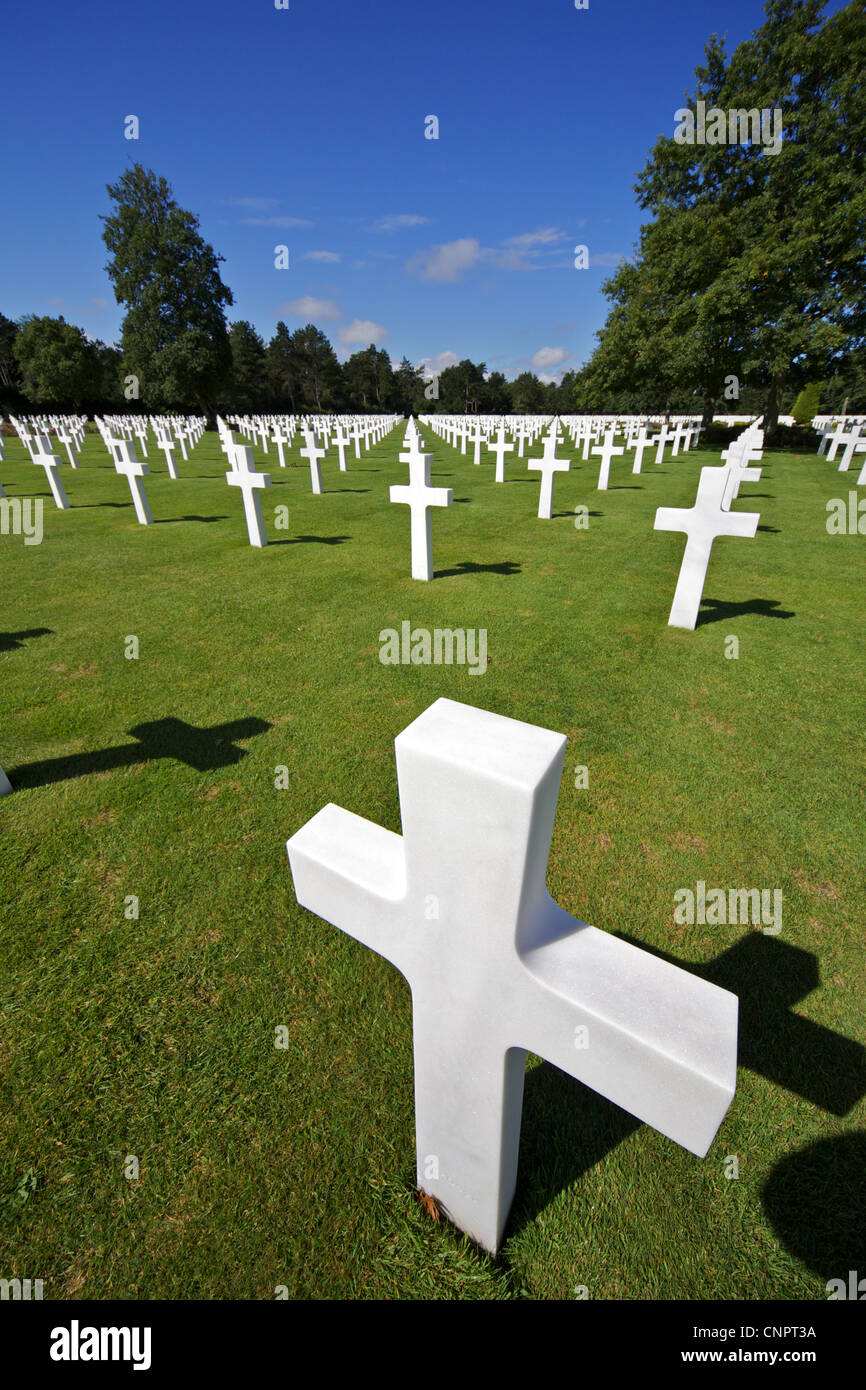 [Normandy American Cemetery and Memorial] cross Stock Photo - Alamy