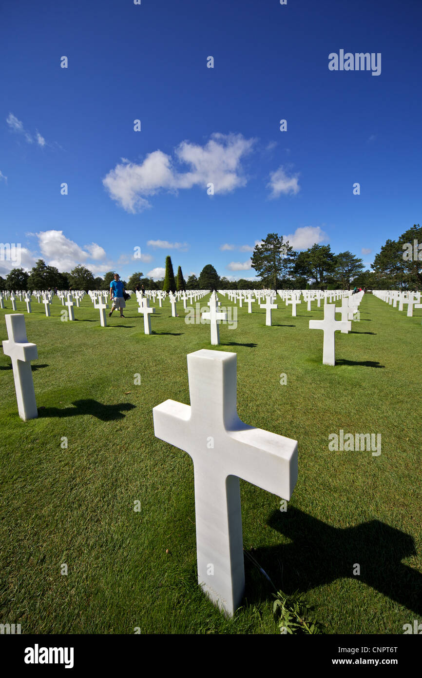 [Normandy American Cemetery and Memorial] cross Stock Photo - Alamy
