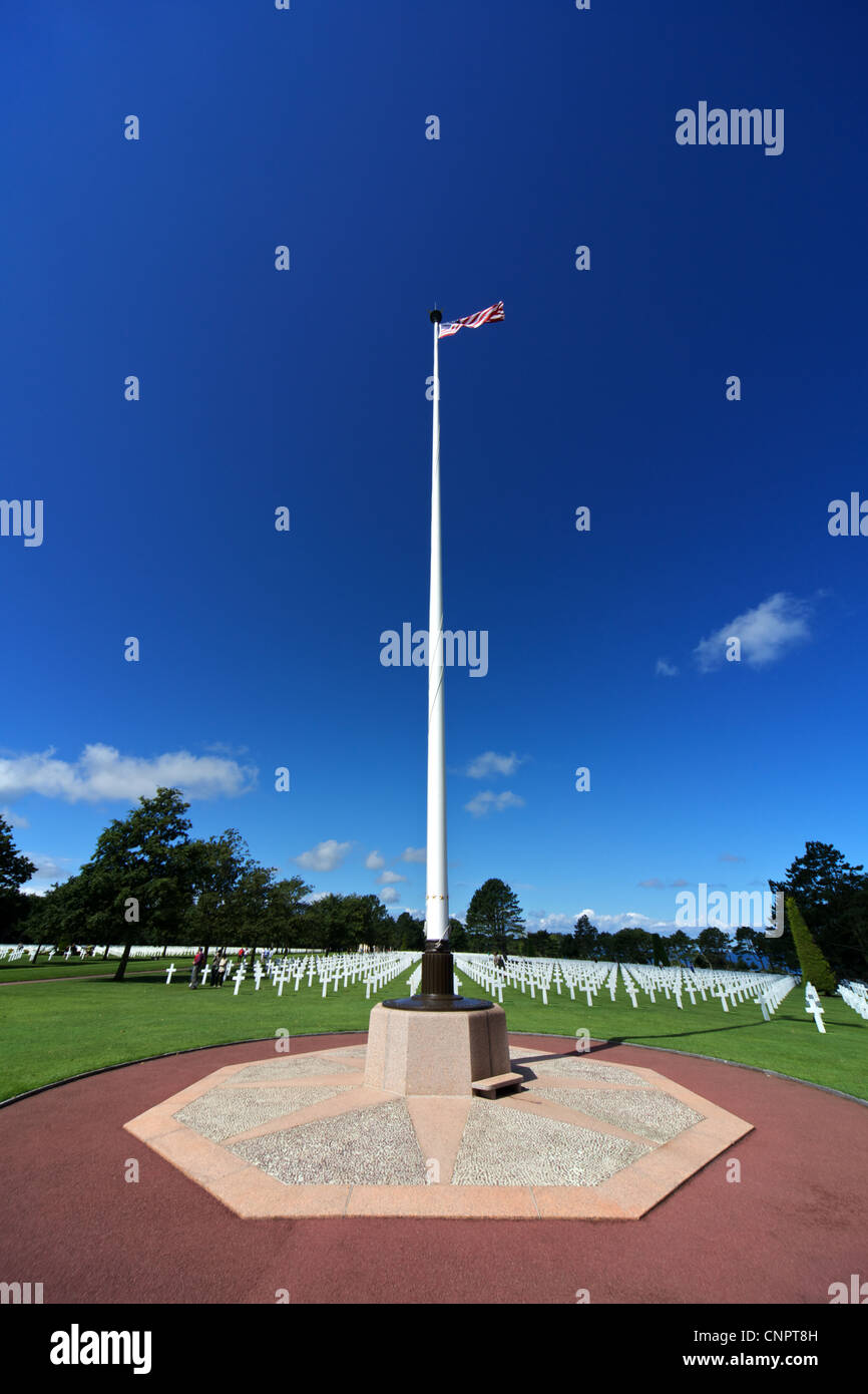 [Normandy American Cemetery and Memorial] cross Stock Photo - Alamy