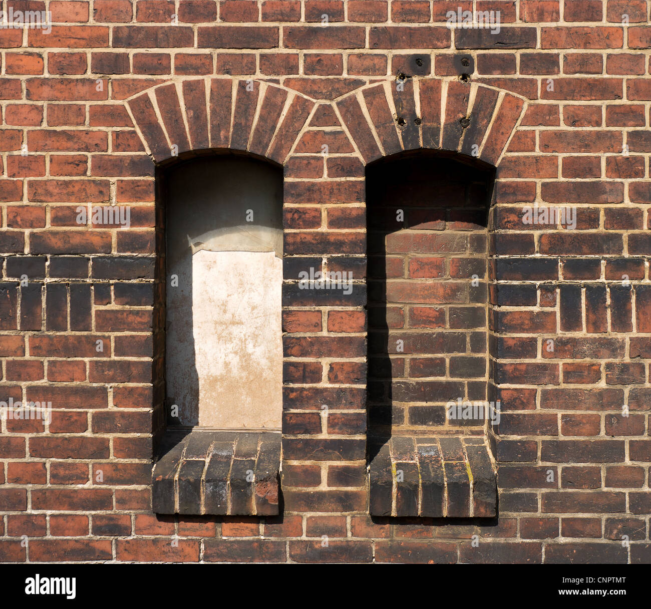 The old brick walls and closed windows Stock Photo - Alamy