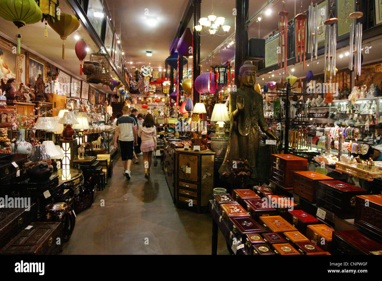 People shopping in chinatown hi-res stock photography and images - Alamy