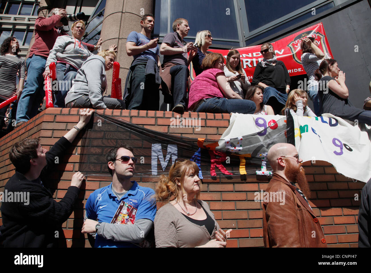 Spectators around Tower Bridge at the 2012 London Marathon, UK Stock ...