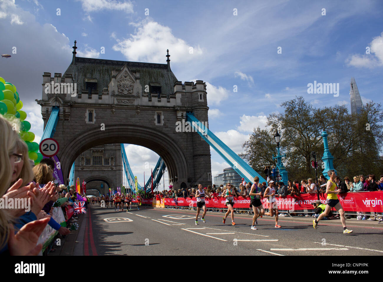 The london marathon, tower bridge hi-res stock photography and images ...