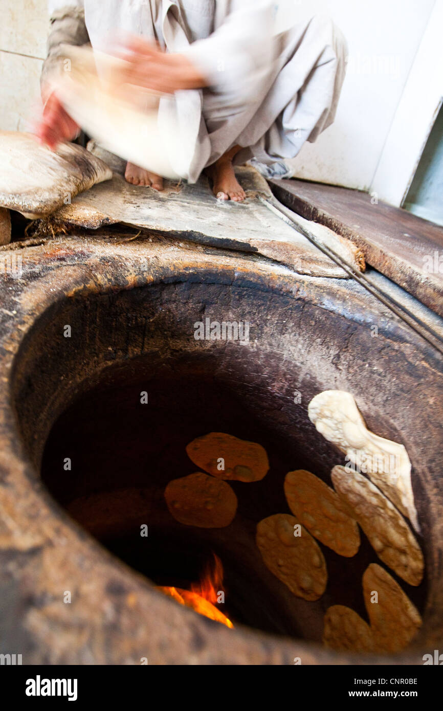 Naan tandoor in Islamabad, Pakistan Stock Photo - Alamy