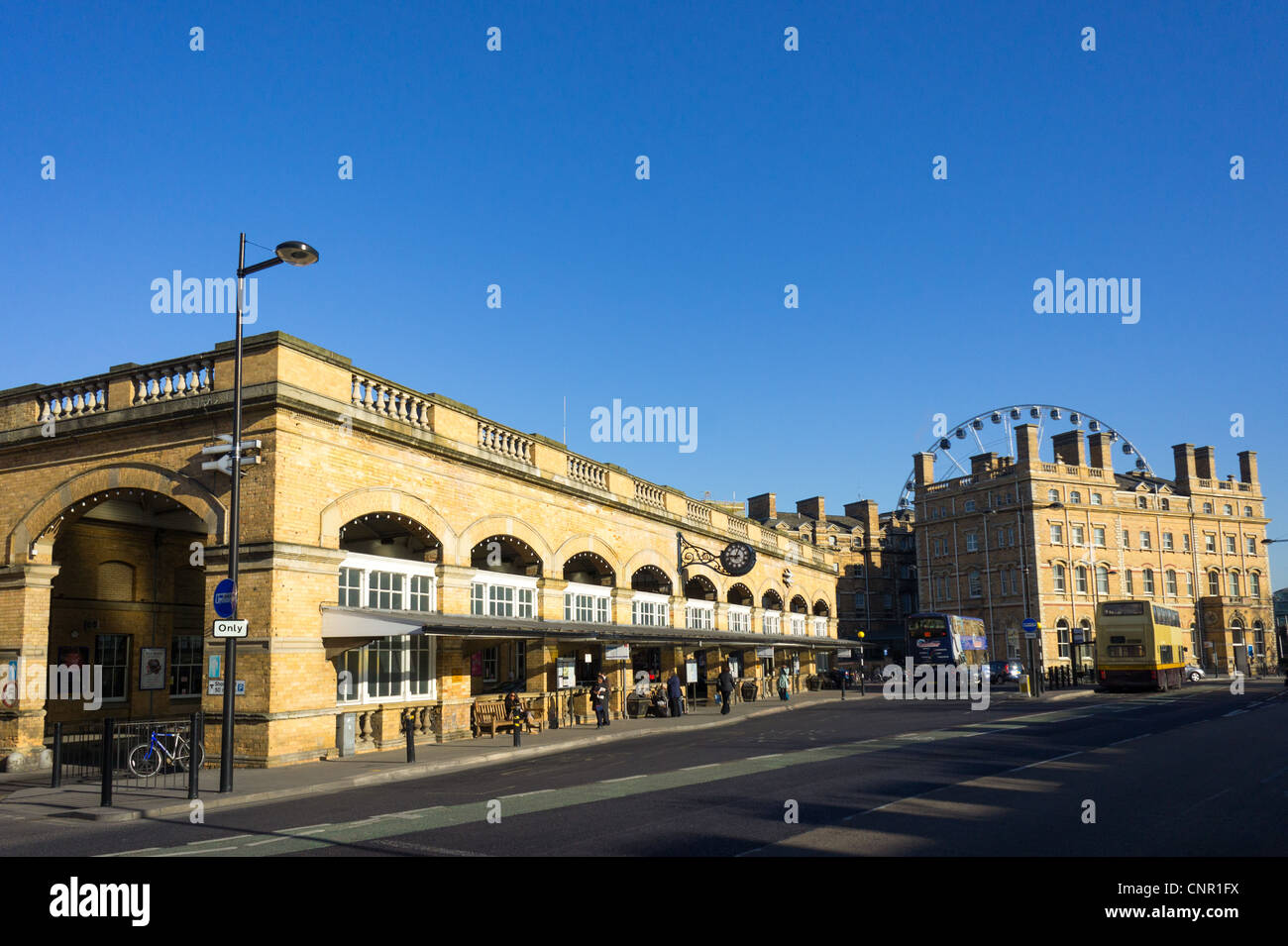 York station uk exterior hi-res stock photography and images - Alamy