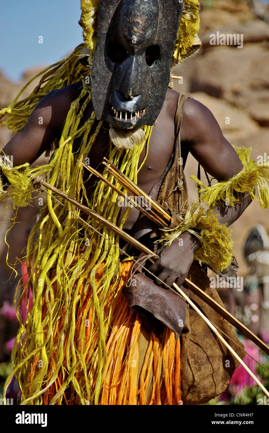 African male dancer west africa hi-res stock photography and images - Alamy