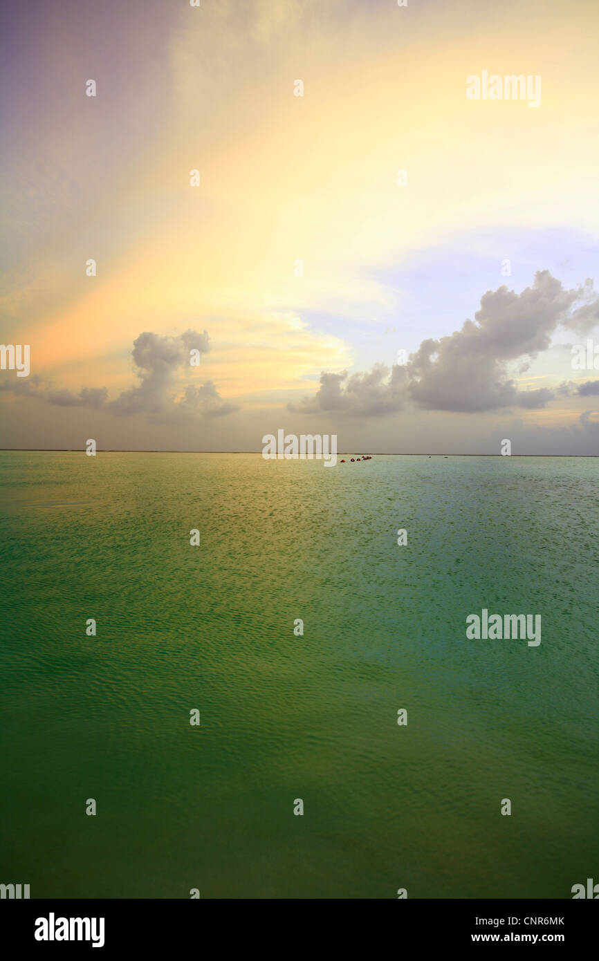 Maldives sea glow hi-res stock photography and images - Alamy