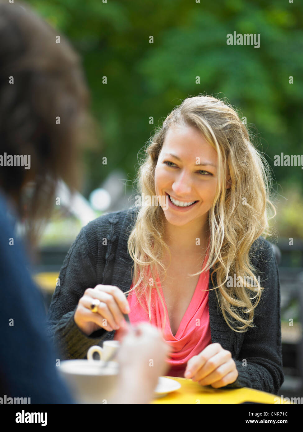 Women having coffee at sidewalk cafe Stock Photo - Alamy