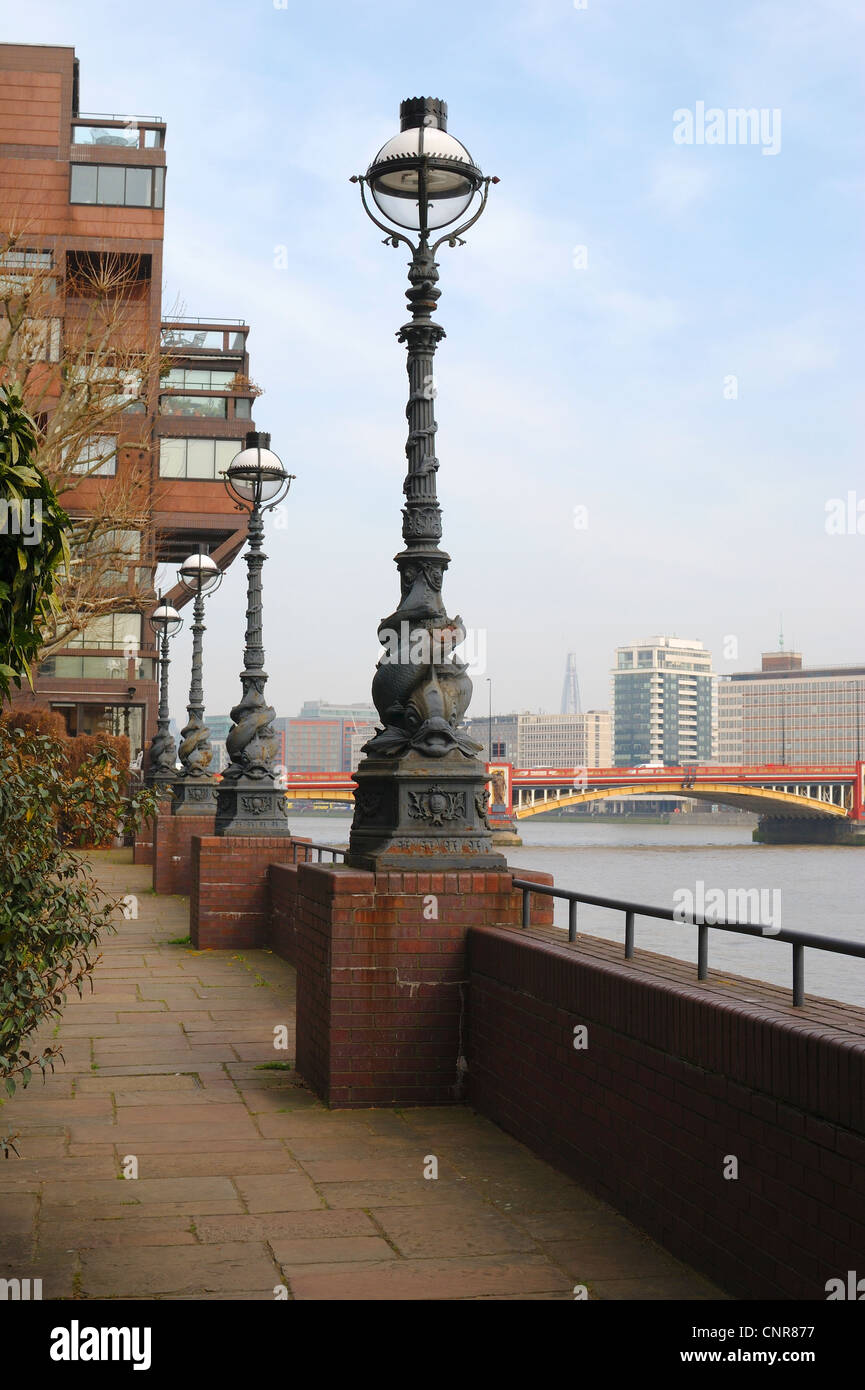 Riverside promenade thames hi-res stock photography and images - Alamy