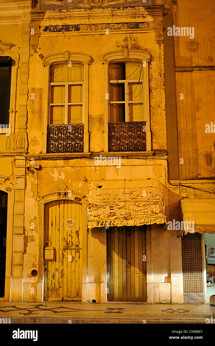 Old fashioned shop front door hi-res stock photography and images - Alamy