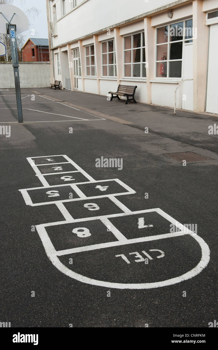 Hopscotch image hi-res stock photography and images - Alamy