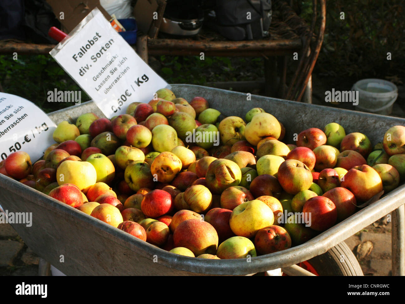 Wheelbarrow fruit hi-res stock photography and images - Alamy