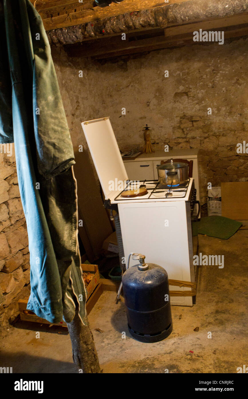 Cooking without gas hi-res stock photography and images - Alamy