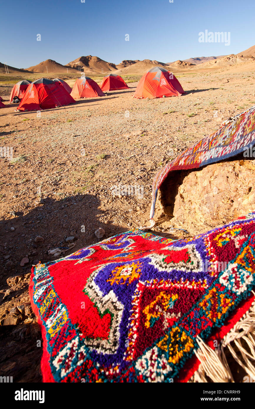 Berber Moroccan woven cloth rugs and bags in the Anti Atlas mountains ...