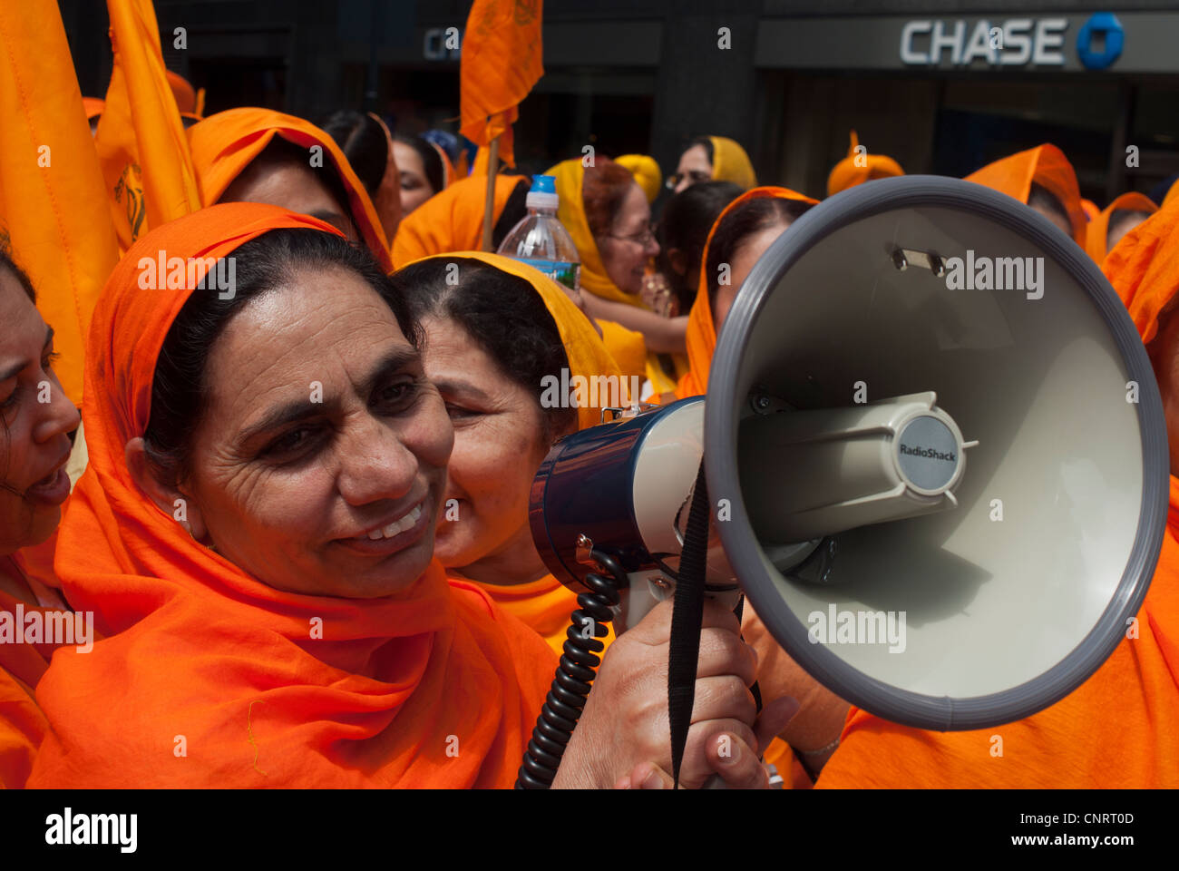 Thousands watch and participate in the 25th Annual Sikh Day Parade in ...