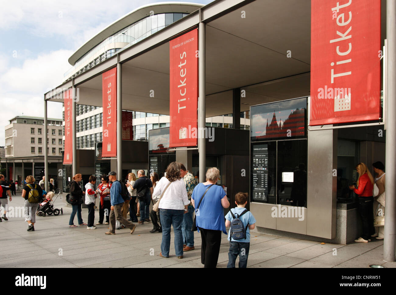 Queuing tower london ticket office hi-res stock photography and images ...