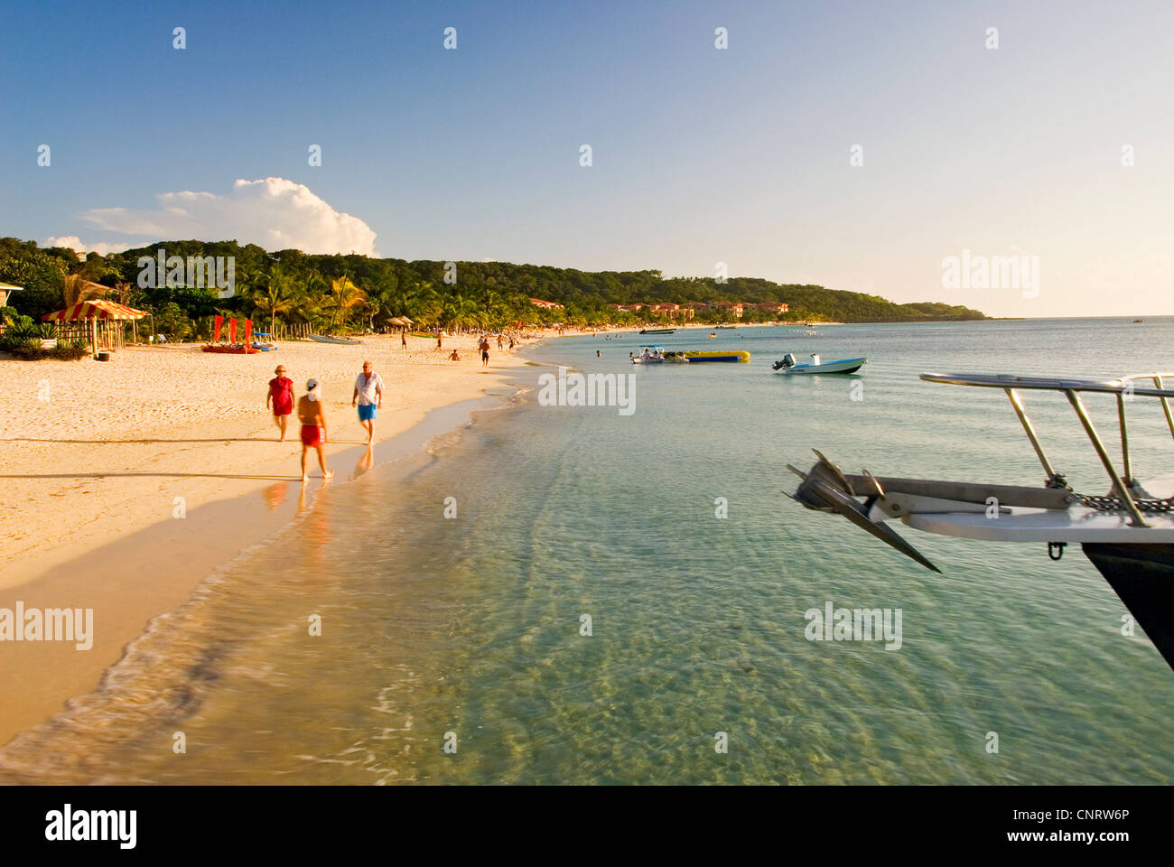 Half Moon Bay in Roatan Stock Photo - Alamy