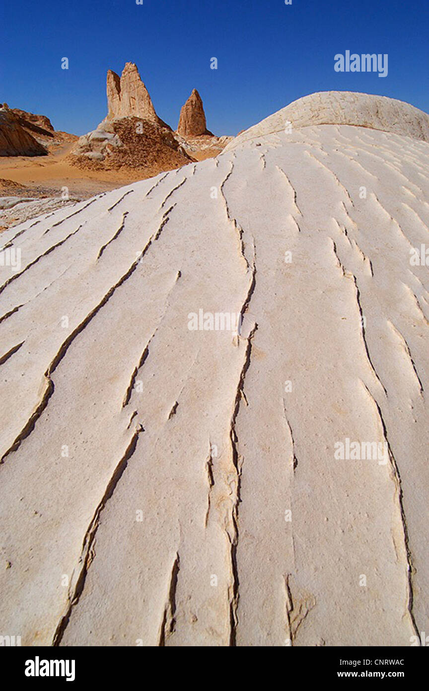 desert landscape with limestone formations, Egypt, White Desert ...