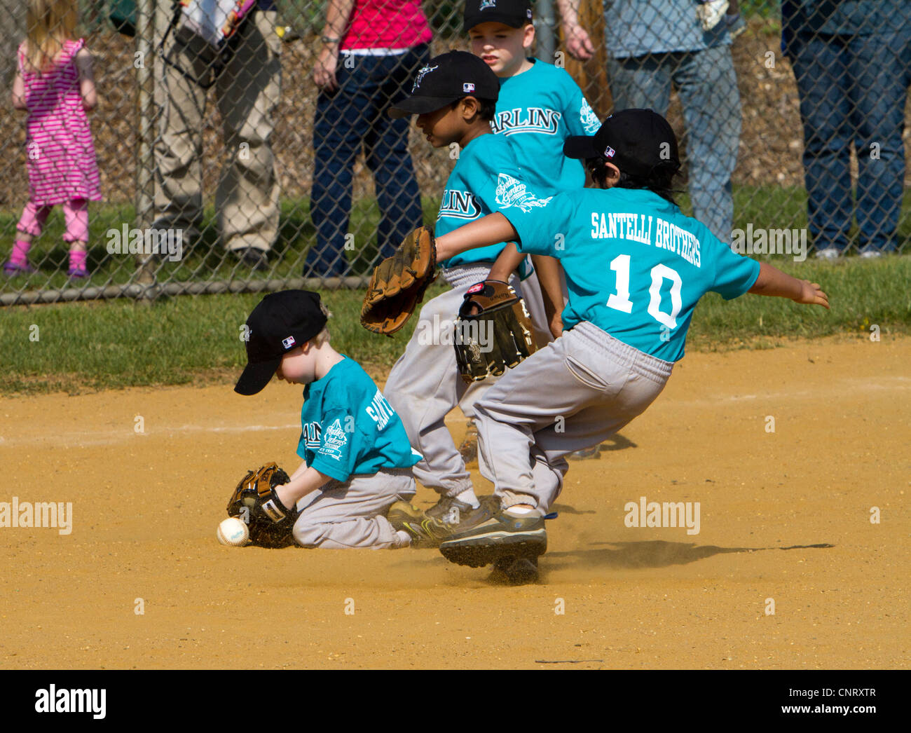 Boy catching ball baseball hi-res stock photography and images - Alamy