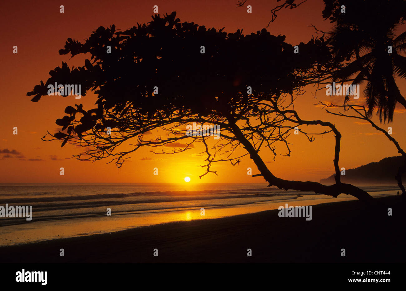 Costa rica w layer sun sunset sunsets hi-res stock photography and ...