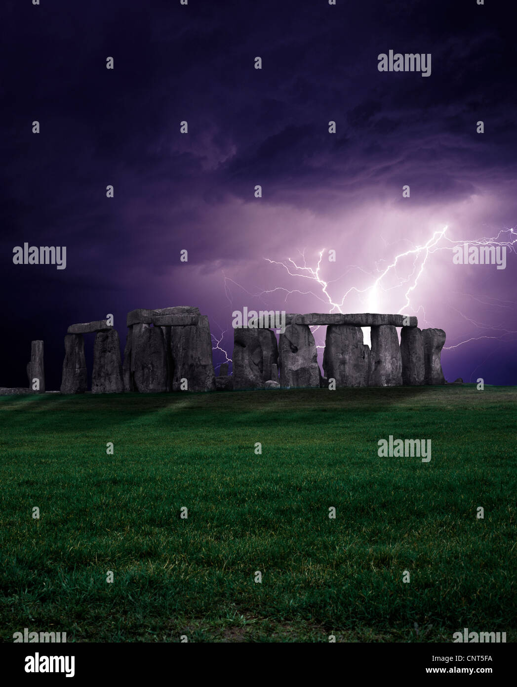 England, Stonehenge and lightning on the Salisbury plain Stock Photo ...