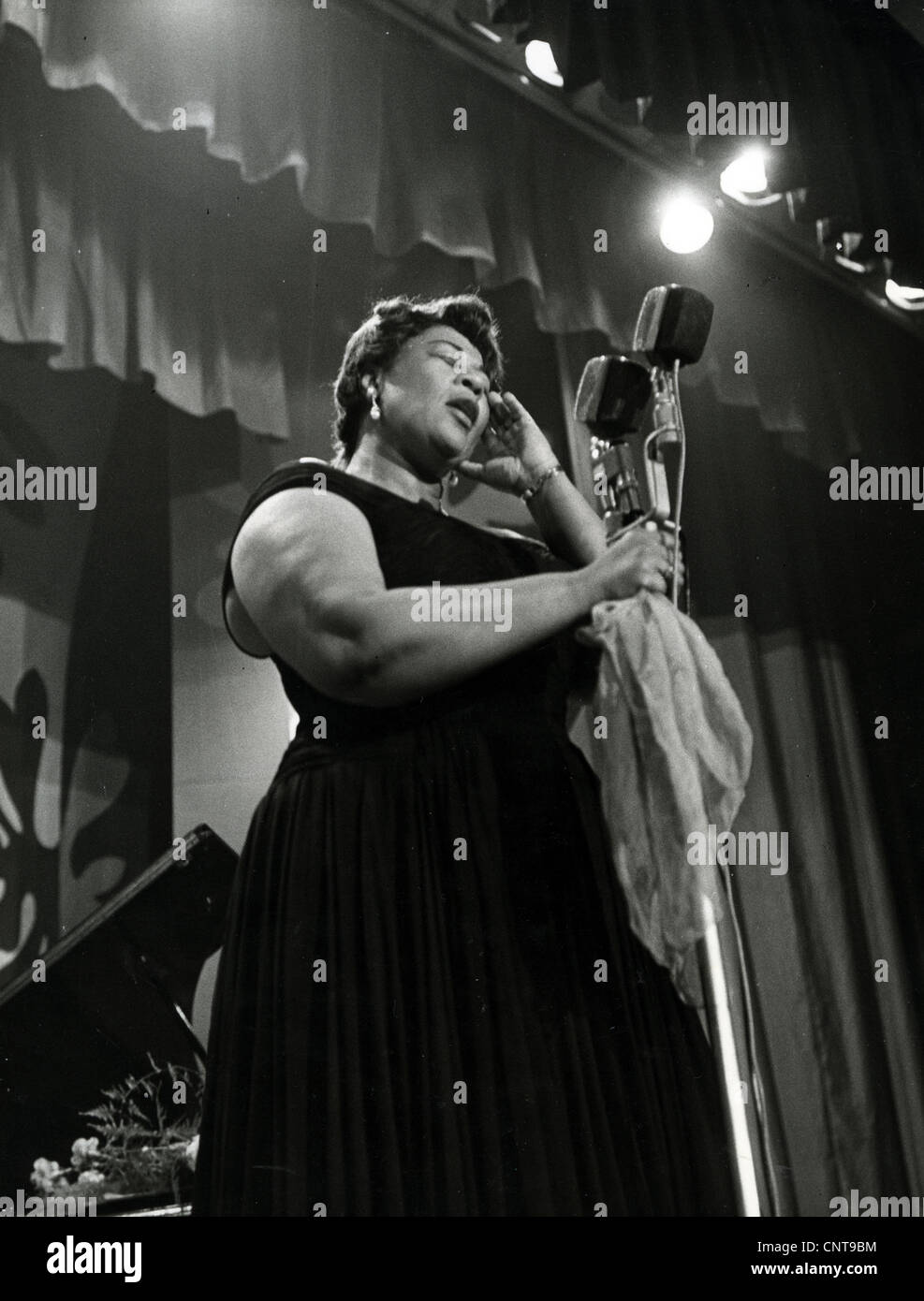 ELLA FITZGERALD (1917-1996) US jazz singer Stock Photo - Alamy
