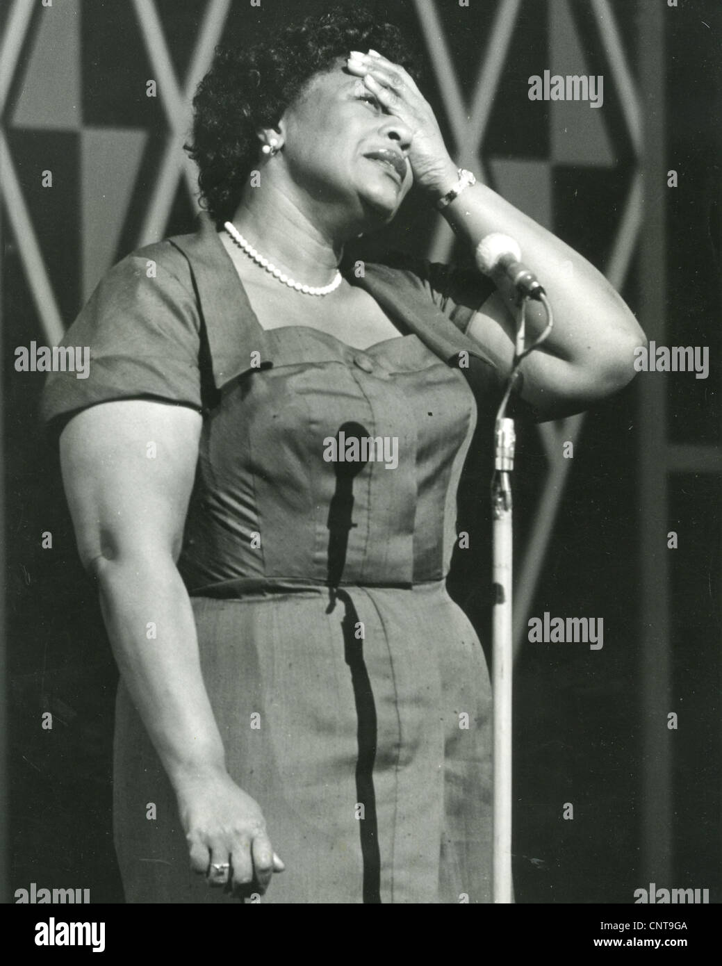 Ella fitzgerald singer 1958 hi-res stock photography and images - Alamy
