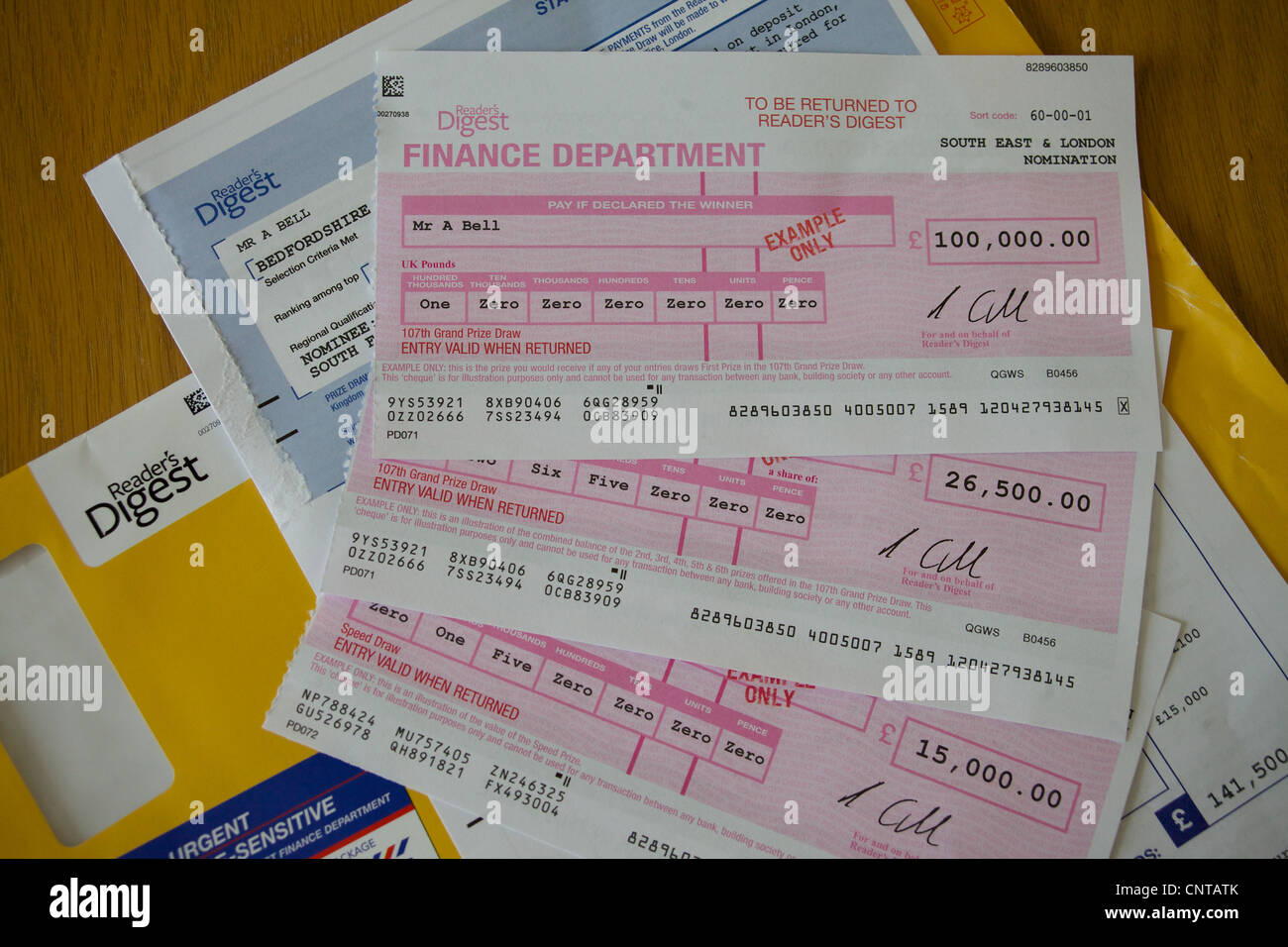 Prize cheque hi-res stock photography and images - Alamy