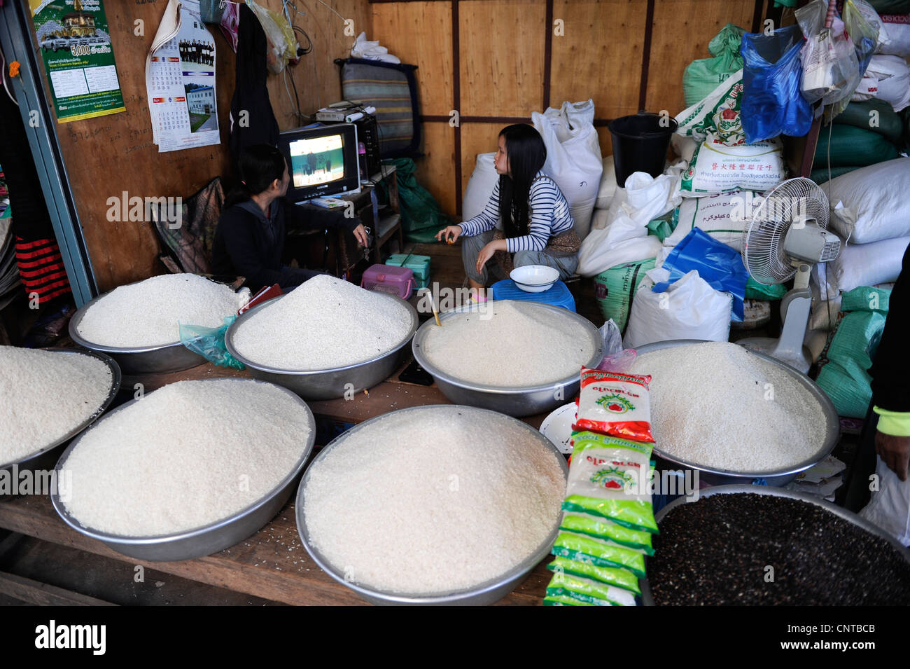 Laos Vientiane , shop selling rice at market Stock Photo - Alamy