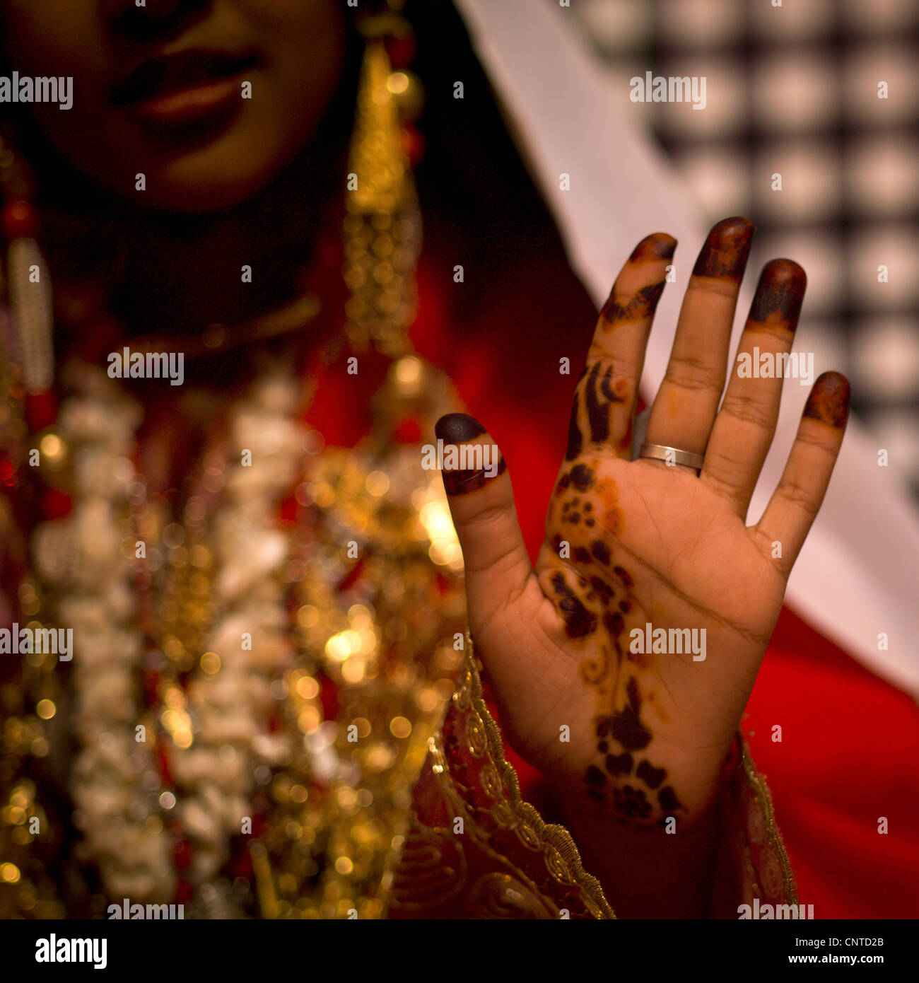 Tuareg woman hand with henna in Ghadames, Libya Stock Photo - Alamy