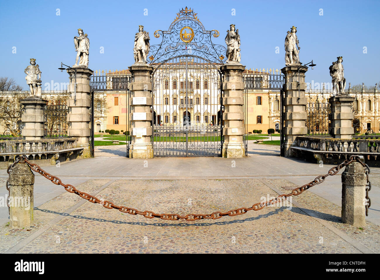 Piazzola sul Brenta, Padua : Villa Contarini-Simes Stock Photo - Alamy
