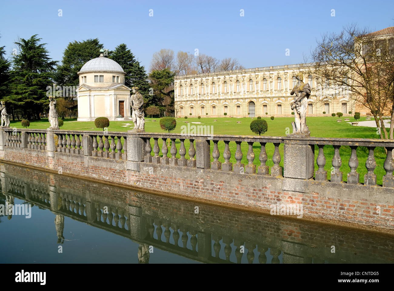 Piazzola sul Brenta, Padua : Villa Contarini-Simes Stock Photo - Alamy