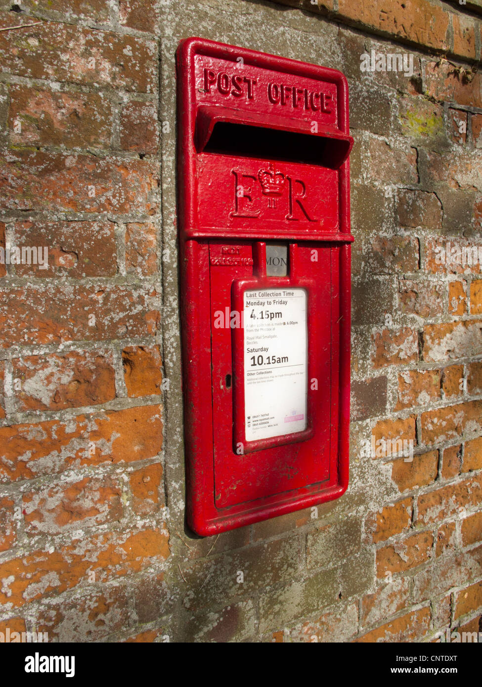 royal mail red postbox Stock Photo - Alamy
