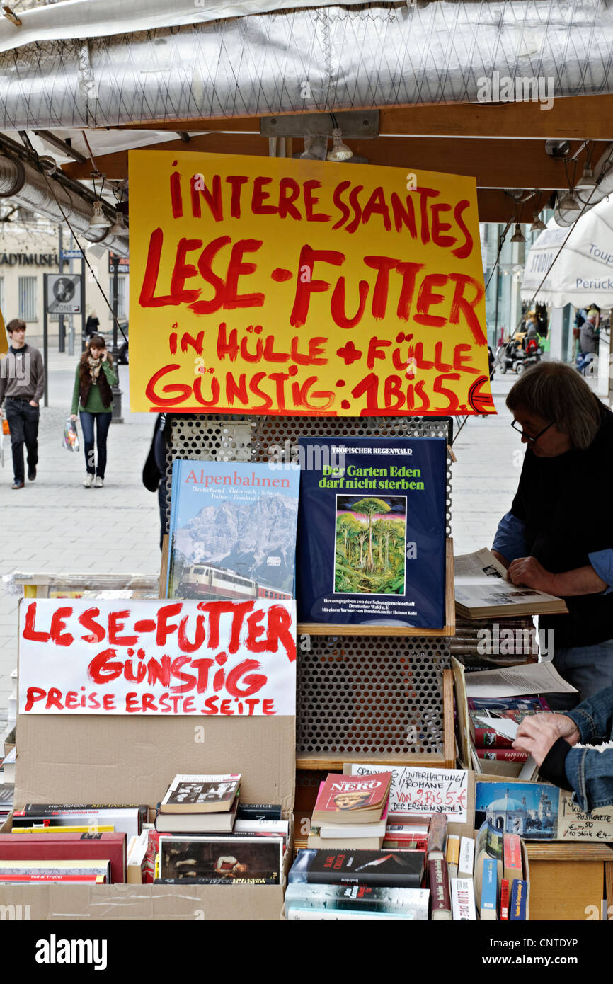 Street book stall hi-res stock photography and images - Alamy