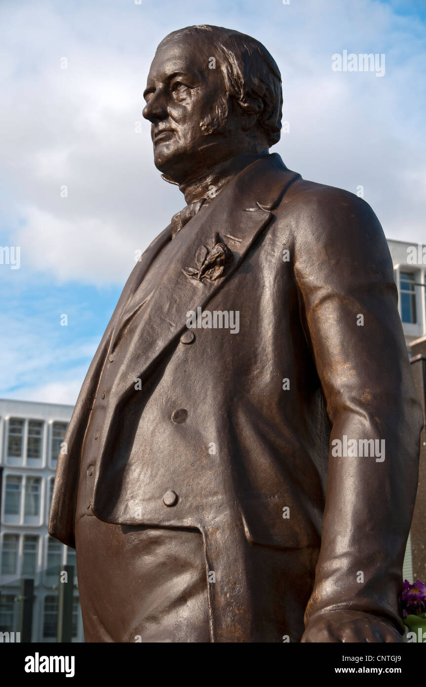 Statue of George Brotherton, Salford's first MP, New Bailey Street ...