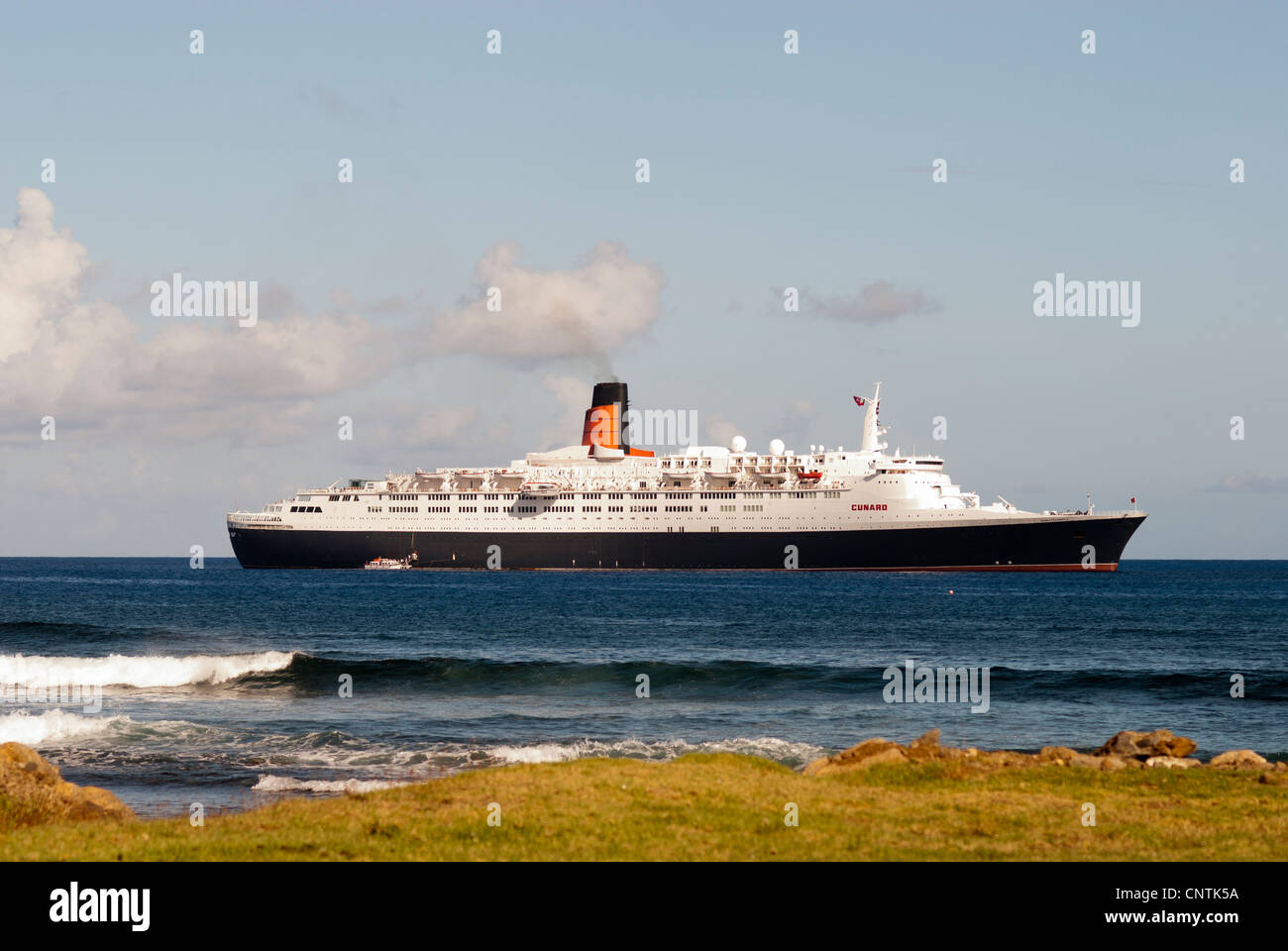 Boat cruise anchoring hi-res stock photography and images - Alamy