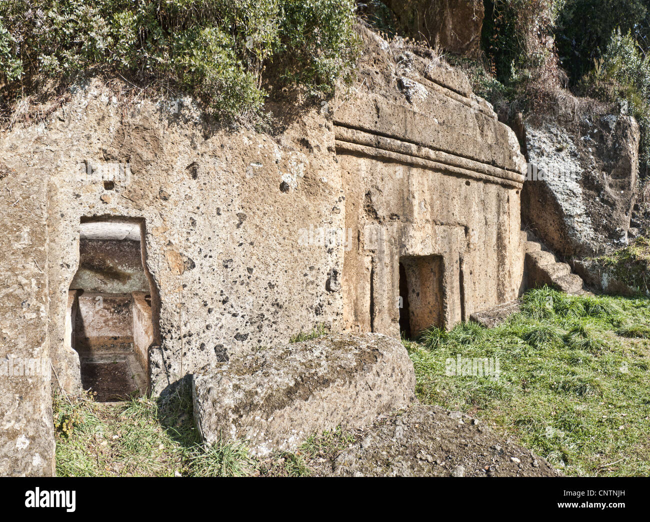Tomb of grave monument hi-res stock photography and images - Alamy