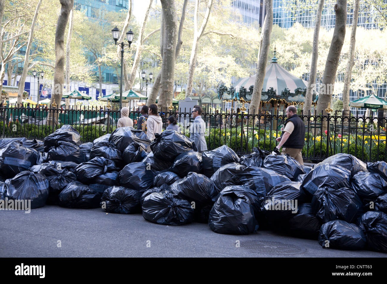 Displaying rubbish hi-res stock photography and images - Alamy