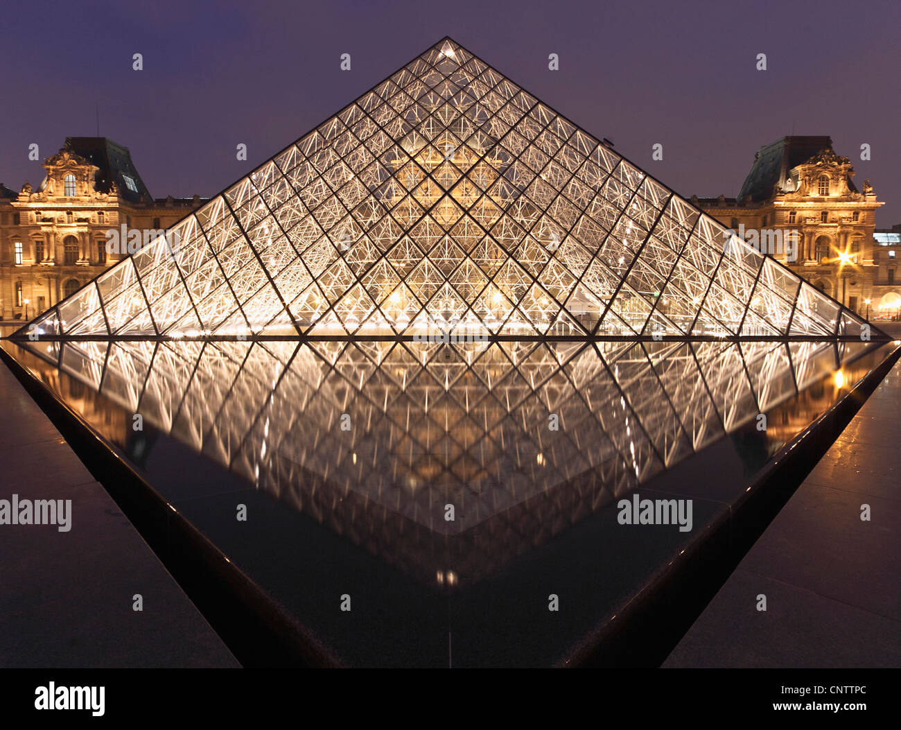 Pyramide du louvre paris hi-res stock photography and images - Alamy